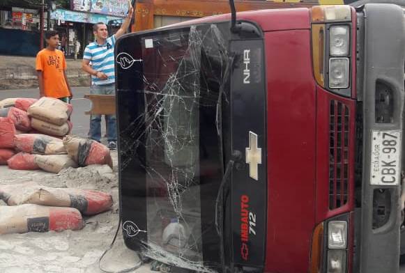 Camión que transportaba cemento volcó en Manta - Diario Digital Manabí ... Camión que transportaba cemento volcó en Manta - Diario Digital Manabí ...