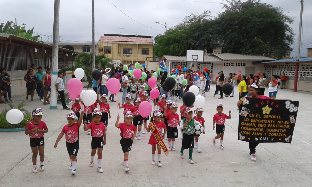 Estudiantes de Unidad Educativa de Chone iniciaron con semana festiva ...