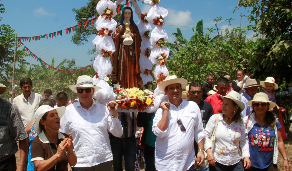 MANABÍ | Alcalde y Prefecto participan en romería a Santa Clara en ...